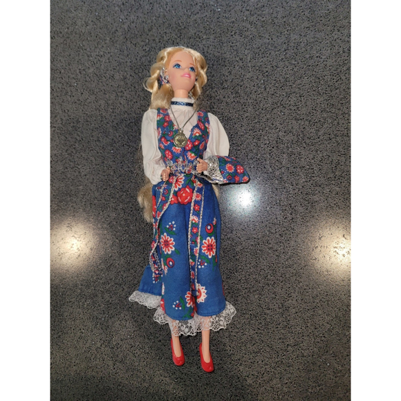 Mattel | Toys | 995 Mattel Norwegian Barbie Dolls Of The World ...